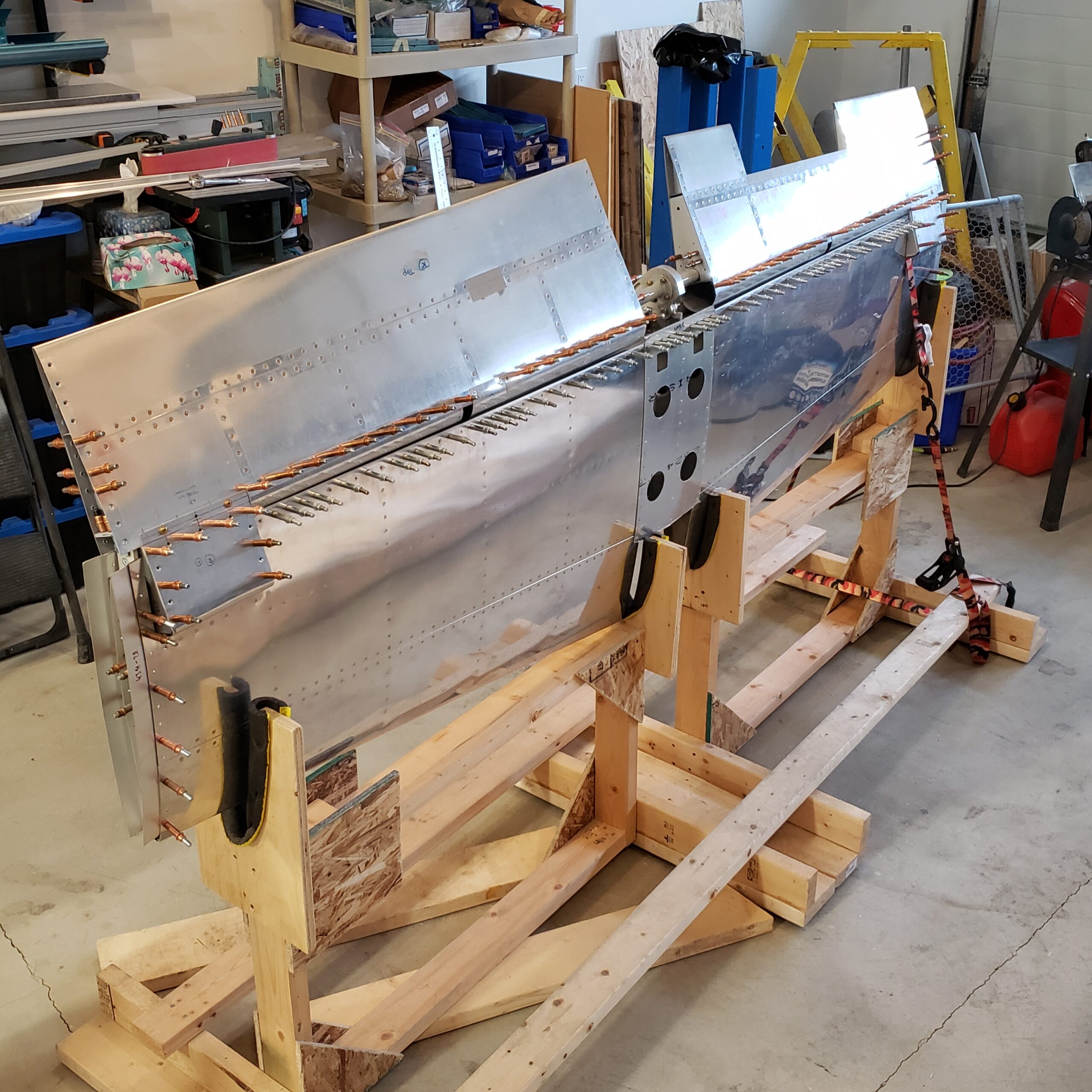 Fitting elevators to horizontal stabilizer - Stewart 51 Hangar